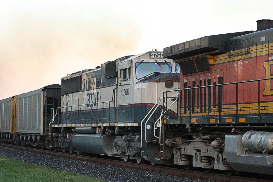 BNSF 9760